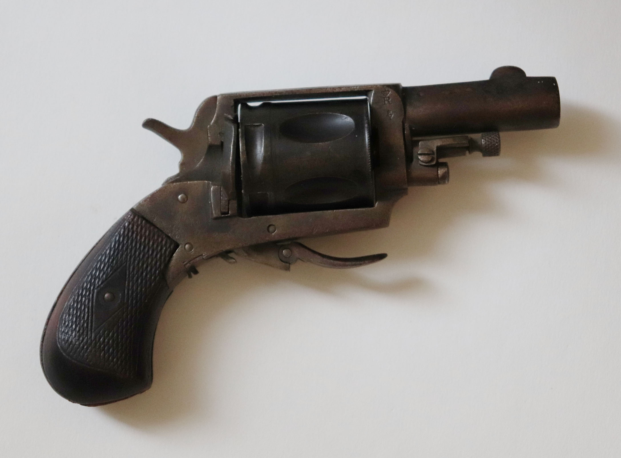 Revolver de défense British bulldog en calibre 380, carcasse fermée ...